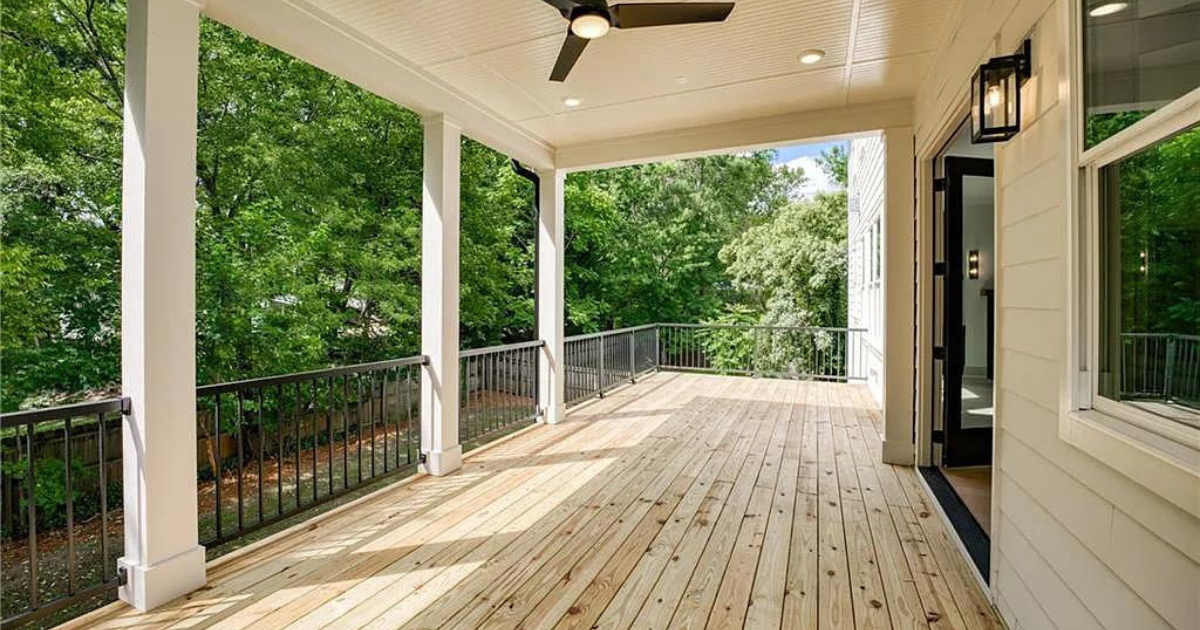 Deck Railings: Enhance Your Outdoor Living Experience