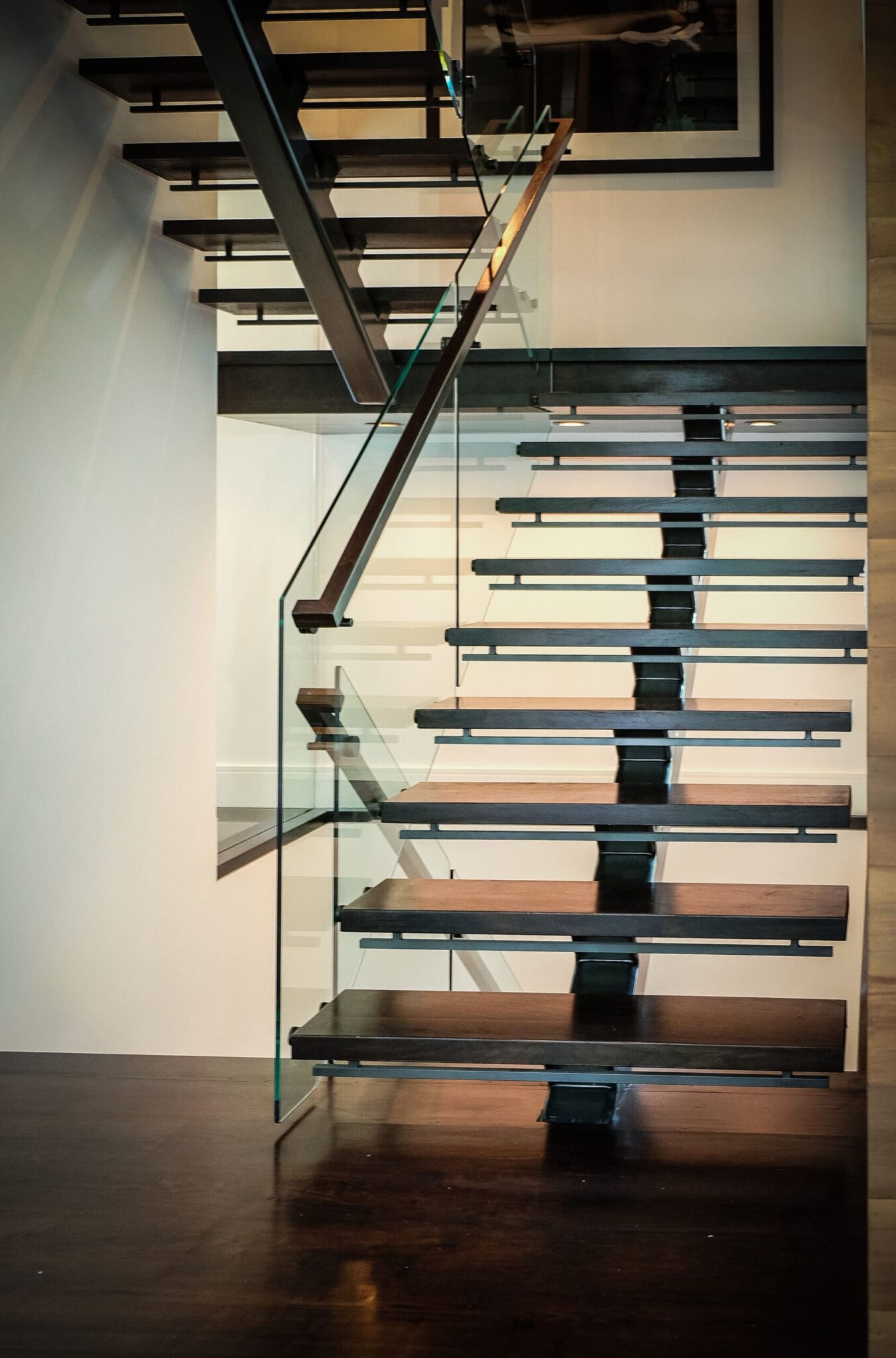 Mono-Stringer vs. Dual-Stringer Modern Floating Stairs - Southern Staircase